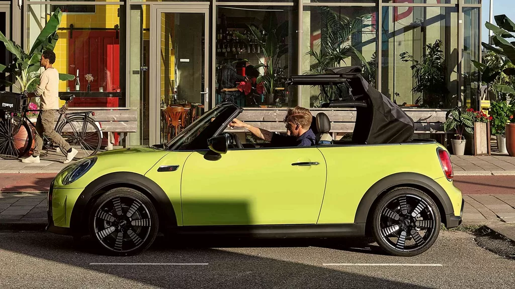 Mini Cabriolet: Värivalikoimaan Zesty Yellow | Auto Bild Suomi7