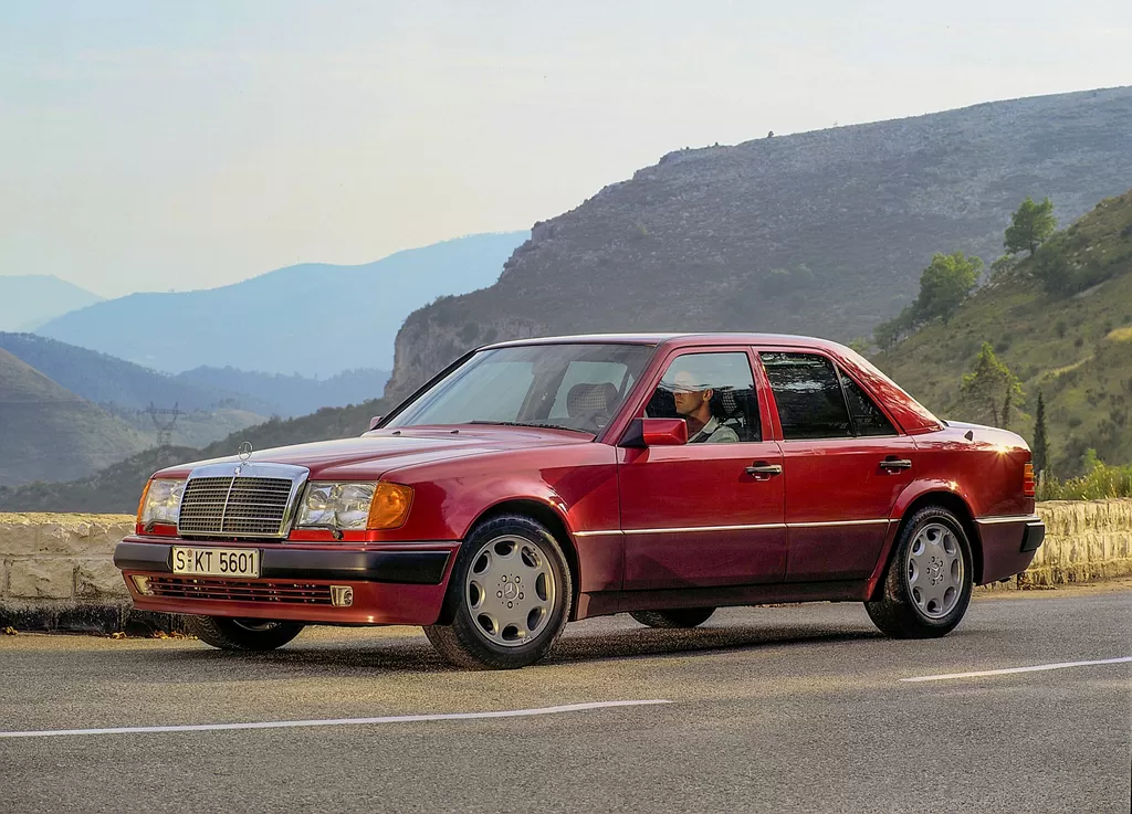Mercedes-Benz W124-mallisarja täyttää 40 vuotta: Edistyksellinen mallisarja debytoi vuonna 1984 ...