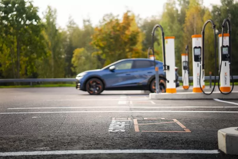 Ladattavien autojen osuus ensirekisteröinneistä kasvanut ripeästi ...